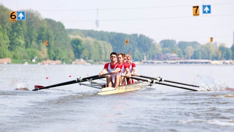 Canoeing vs Rowing: Similarity and Differences