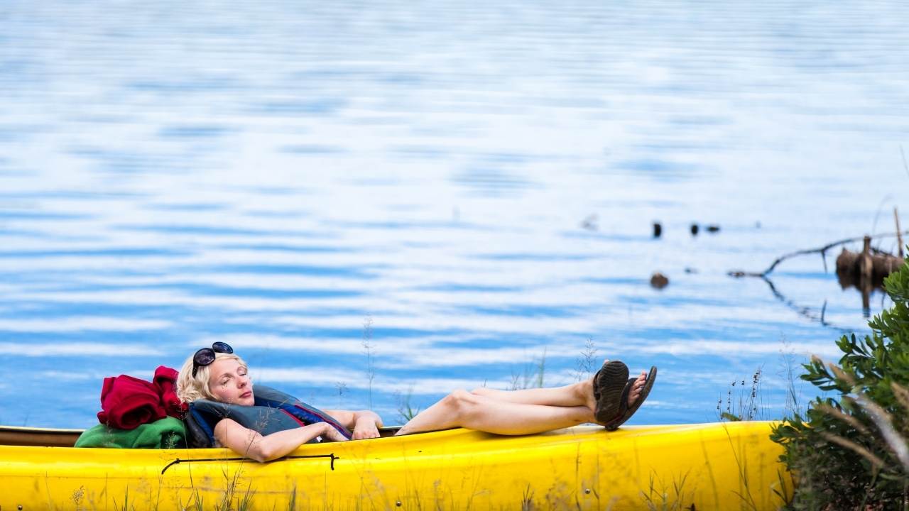 Tips to Sleep in A Canoe